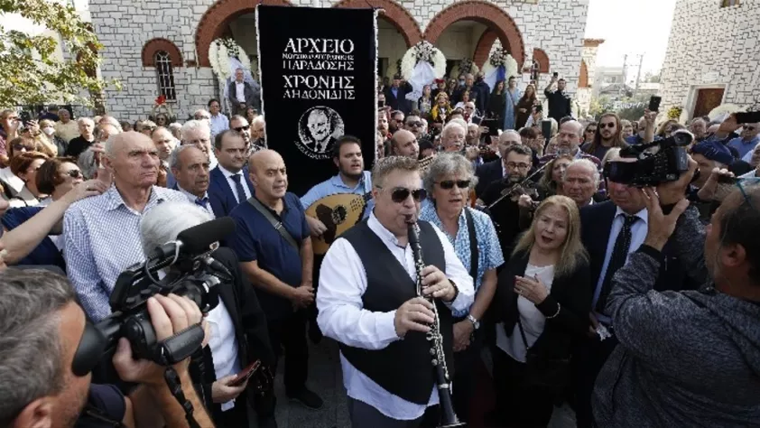 Το τελευταίο «αντίο» στον Χρόνη Αηδονίδη | xronos.gr